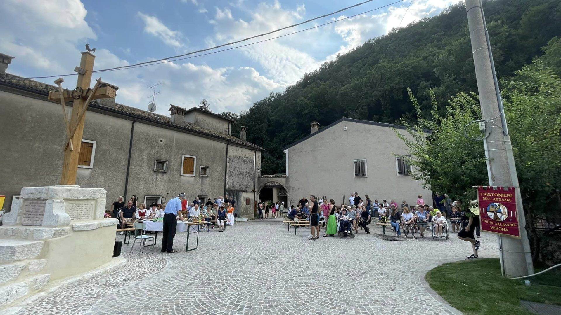 Badia Calavena, un'intera comunità attorno alla rinnovata croce ...